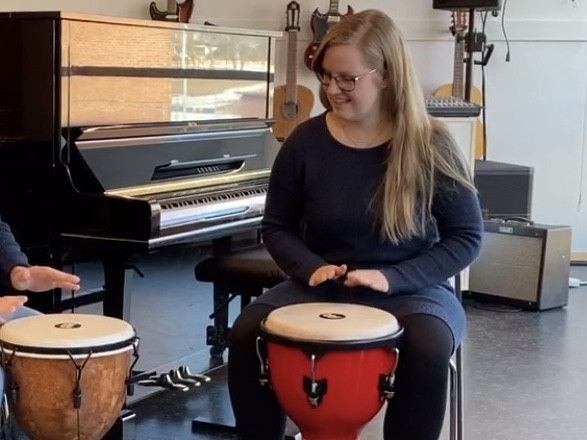 Hvem kan ha nytte av musikkterapi? :: Averøy musikkterapi